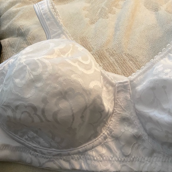 Playtex | Intimates & Sleepwear | Nwot Playtex 4745 White Pretty ...